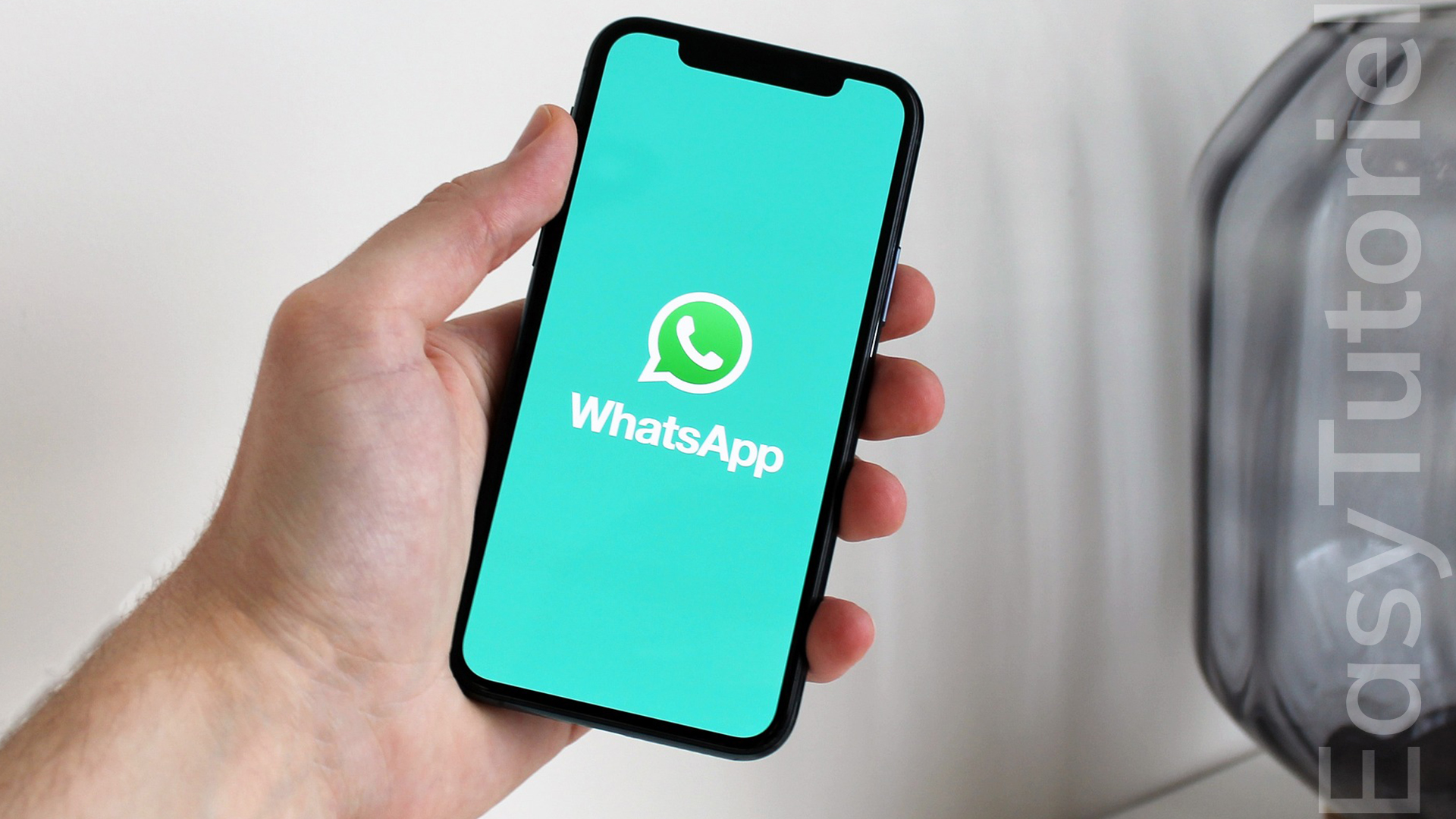 Savoir avec qui il parle sur WhatsApp facilement